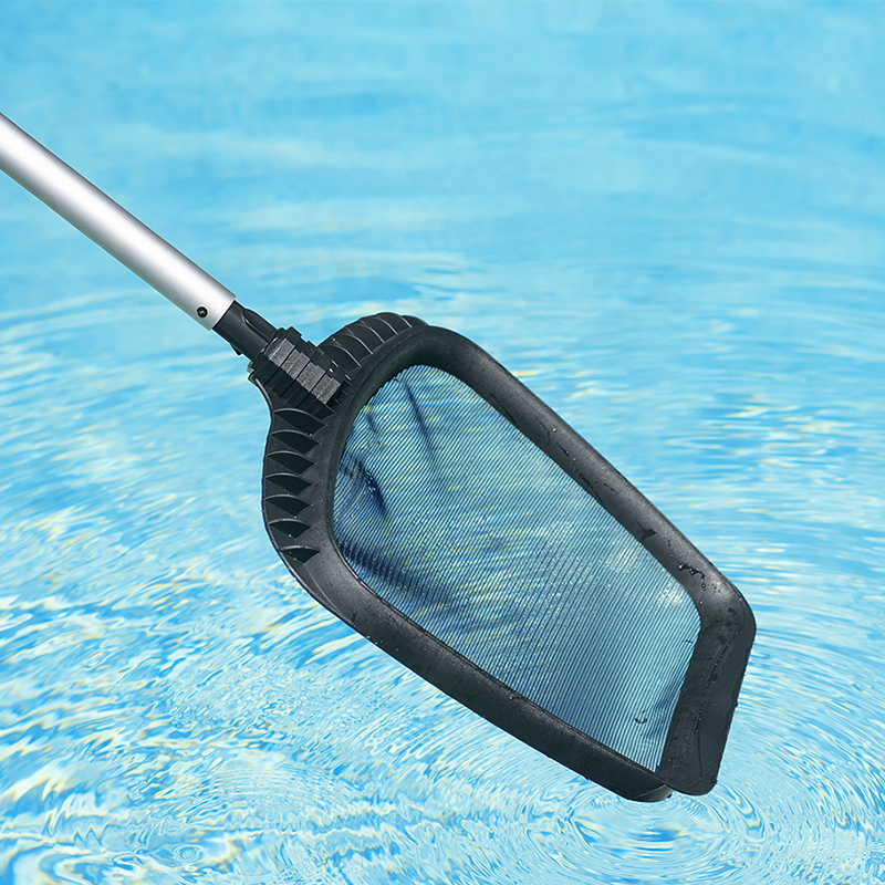 Molded Leaf Skimmer | Poolmaster